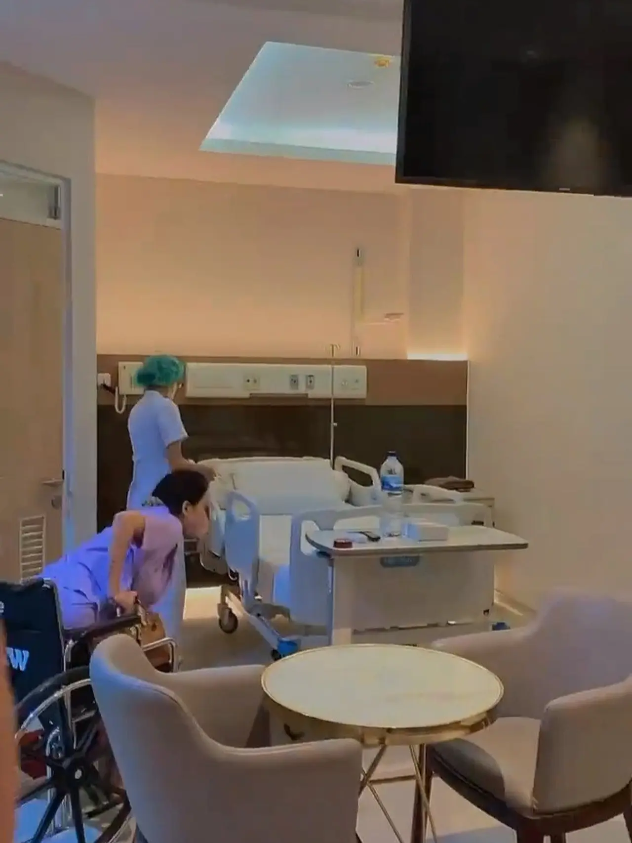 6 Potret Kondisi Ayu Aulia Dirawat di RS Idap Leukimia dan Peradangan ...