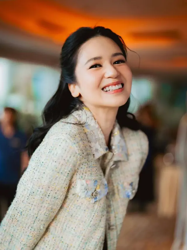 5 Pesona Elegan Laura Basuki dalam Potret Terbaru, Tampilkan Visual ...