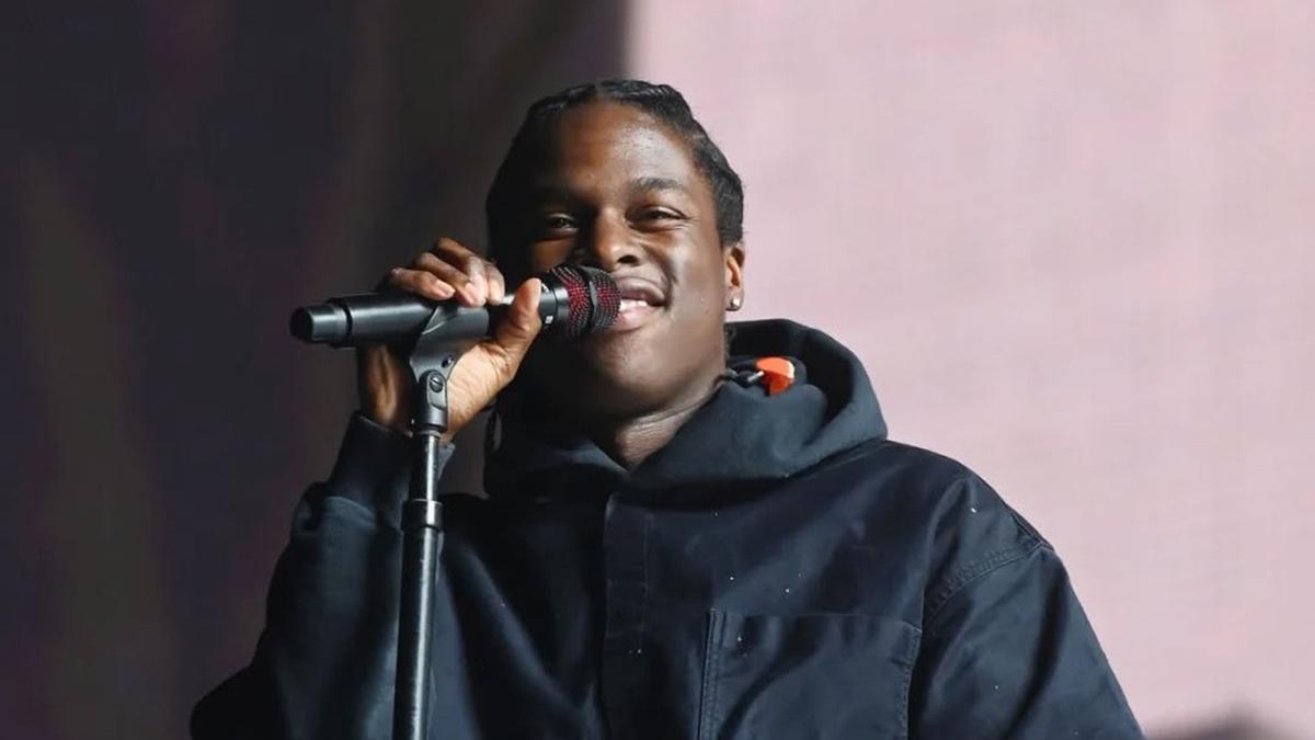 Makna Lagu Best Part Daniel Caesar ft H.E.R., Simbol Cinta Sederhana ...