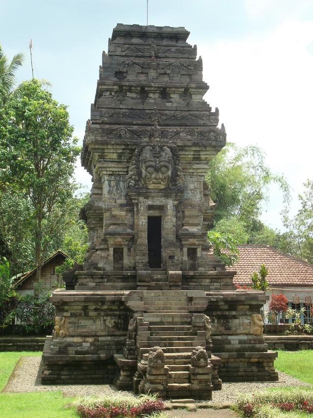 7 Candi di Malang Penuh Nilai Sejarah, Eksotis Menarik Perhatian ...
