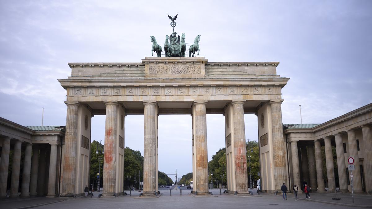 22 Desember 1989: Gerbang Brandenburg di Berlin Dibuka Kembali Setelah ...