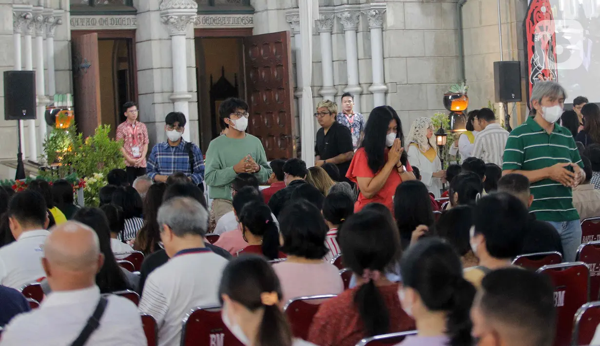 Khidmat Misa Natal di Gereja Katedral Jakarta - Foto Liputan6.com
