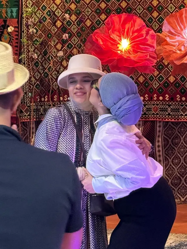 6 Potret Reza Artamevia di Pesta Ultah Geni Faruk, Sebut Ibu Mertua ...