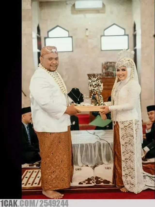 6 Mahar Pernikahan Orang Melek Teknologi Ini Unik Banget, Anti ...