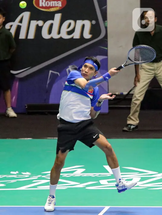 Aksi Desta Kalahkan Rezky Aditya di Pertandingan Tenis Lantai Sport Party - Foto Liputan6.com