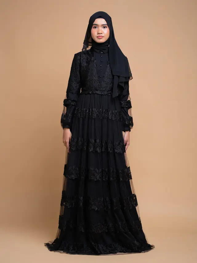 8 Model Dress Panjang Hitam Simple Elegan Muslim, Tips Tampil Anggun di ...