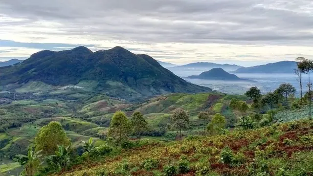 6 Fakta Menarik Gunung Cakrabuana yang Dikramatkan, Saksi Bisu ...