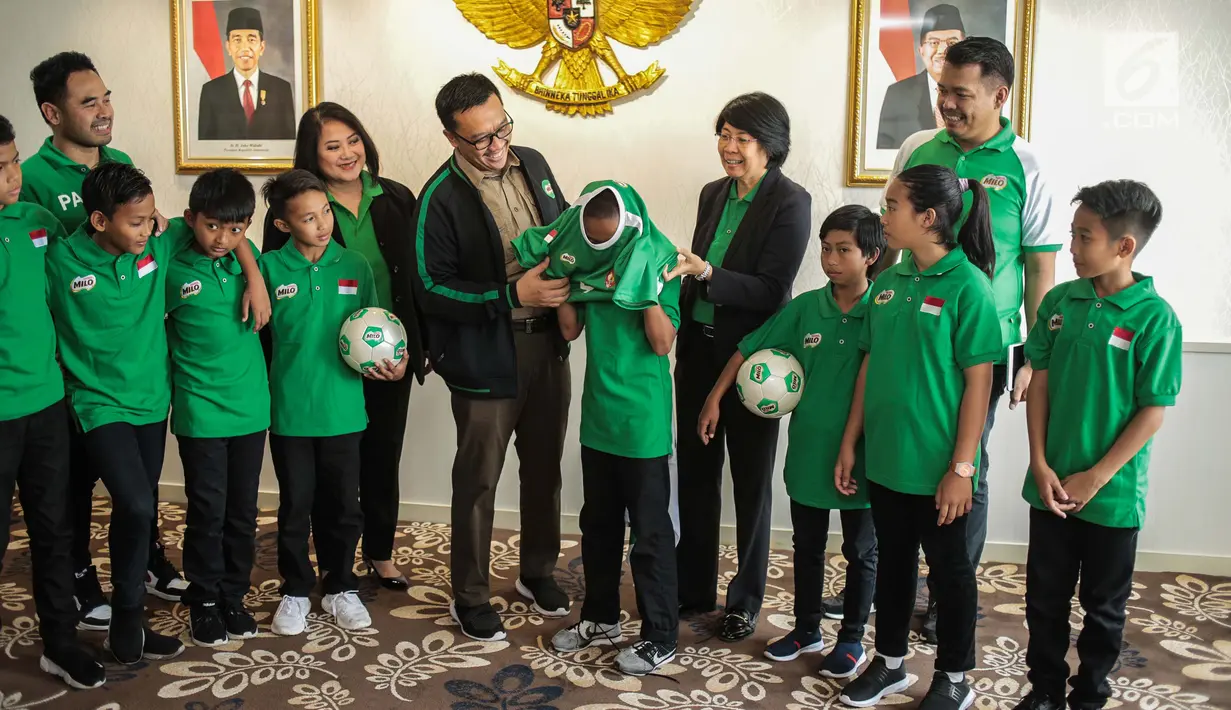 FOTO: Imam Nahrawi Sambut Kedatangan Pemain MILO Football Championship ...