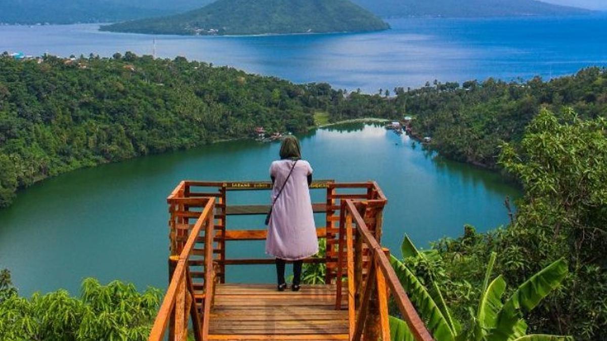 Danau Ngade, Terbius Panorama Ternate yang Menakjubkan - Lifestyle ...