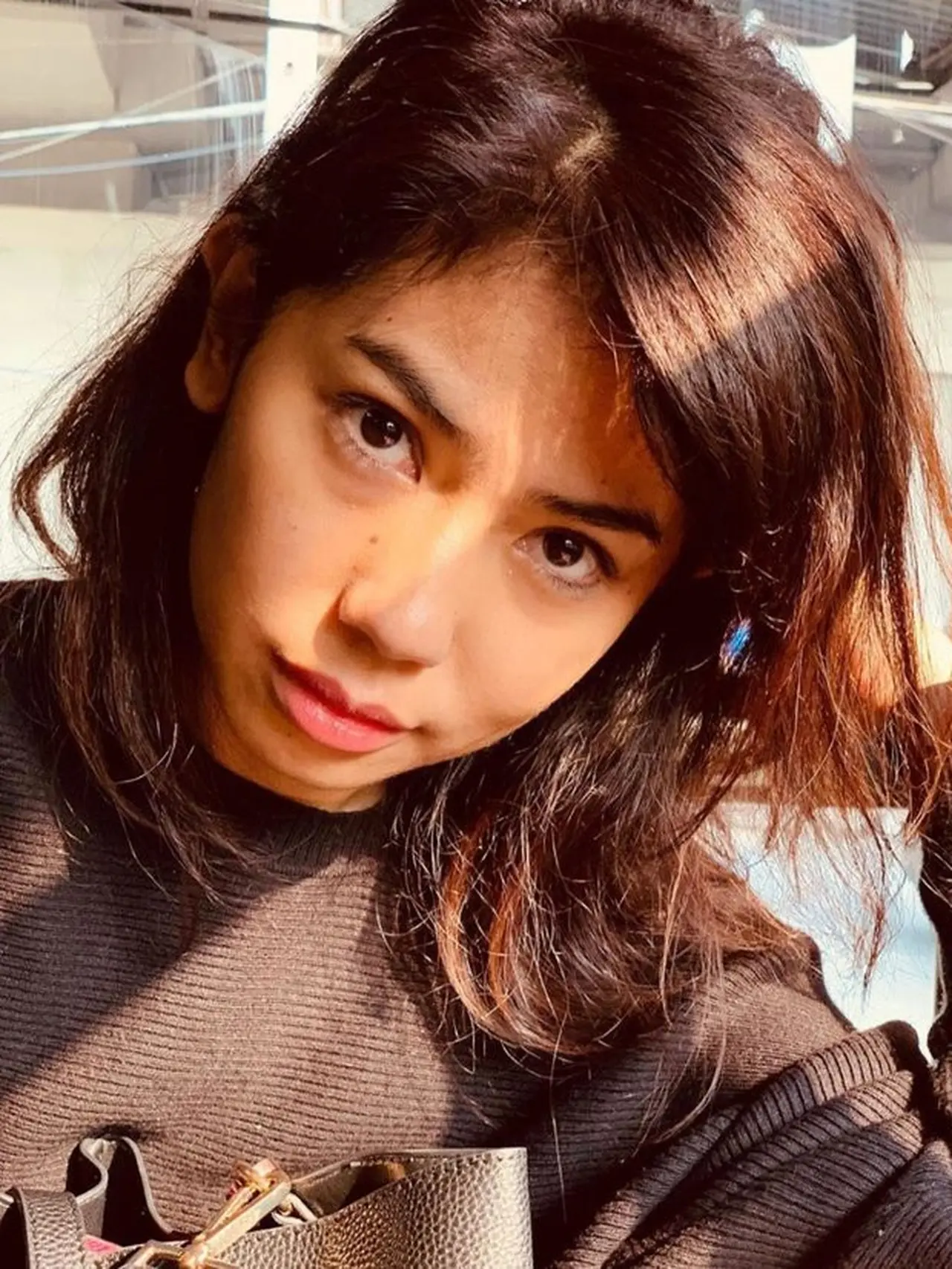 6 Potret Gamila Istri Pandji Pragiwaksono yang Awet Muda dan Mirip ABG ...