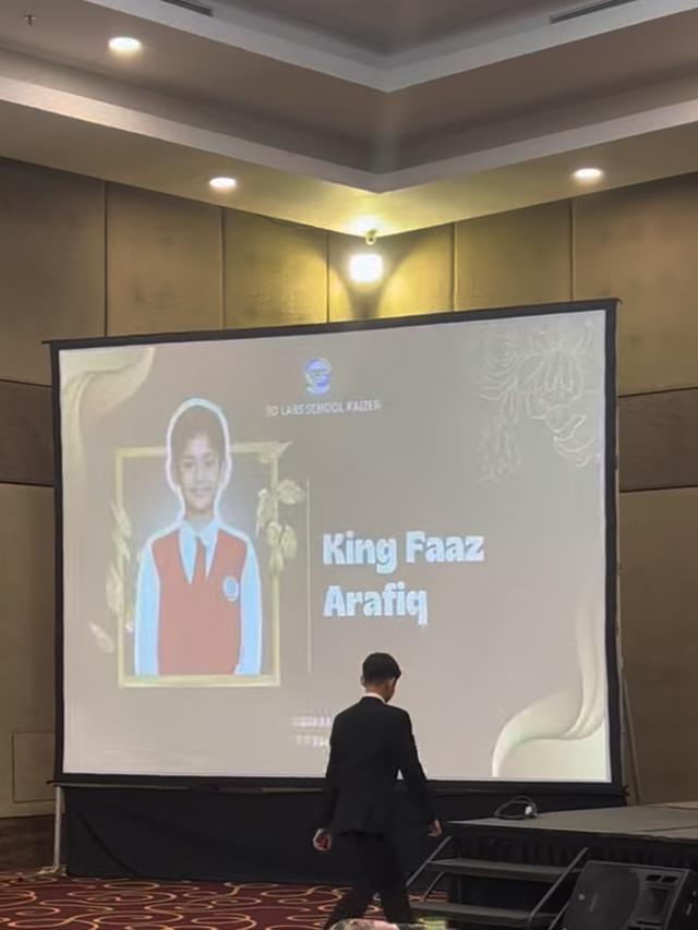 7 Momen King Faaz Wisuda, Putra Fairuz A Rafiq Tampil Dewasa Pakai Jas