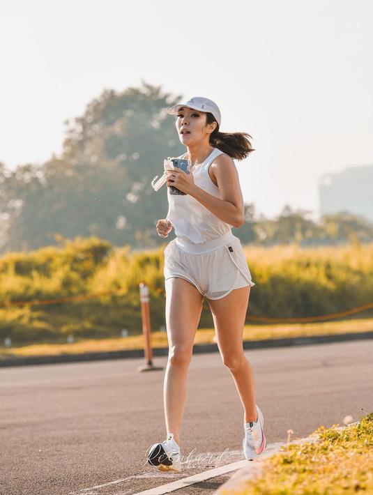 8 Gaya Sporty Gisel Saat Coba Beragam Olahraga, Tubuh Sehat Bugar ...