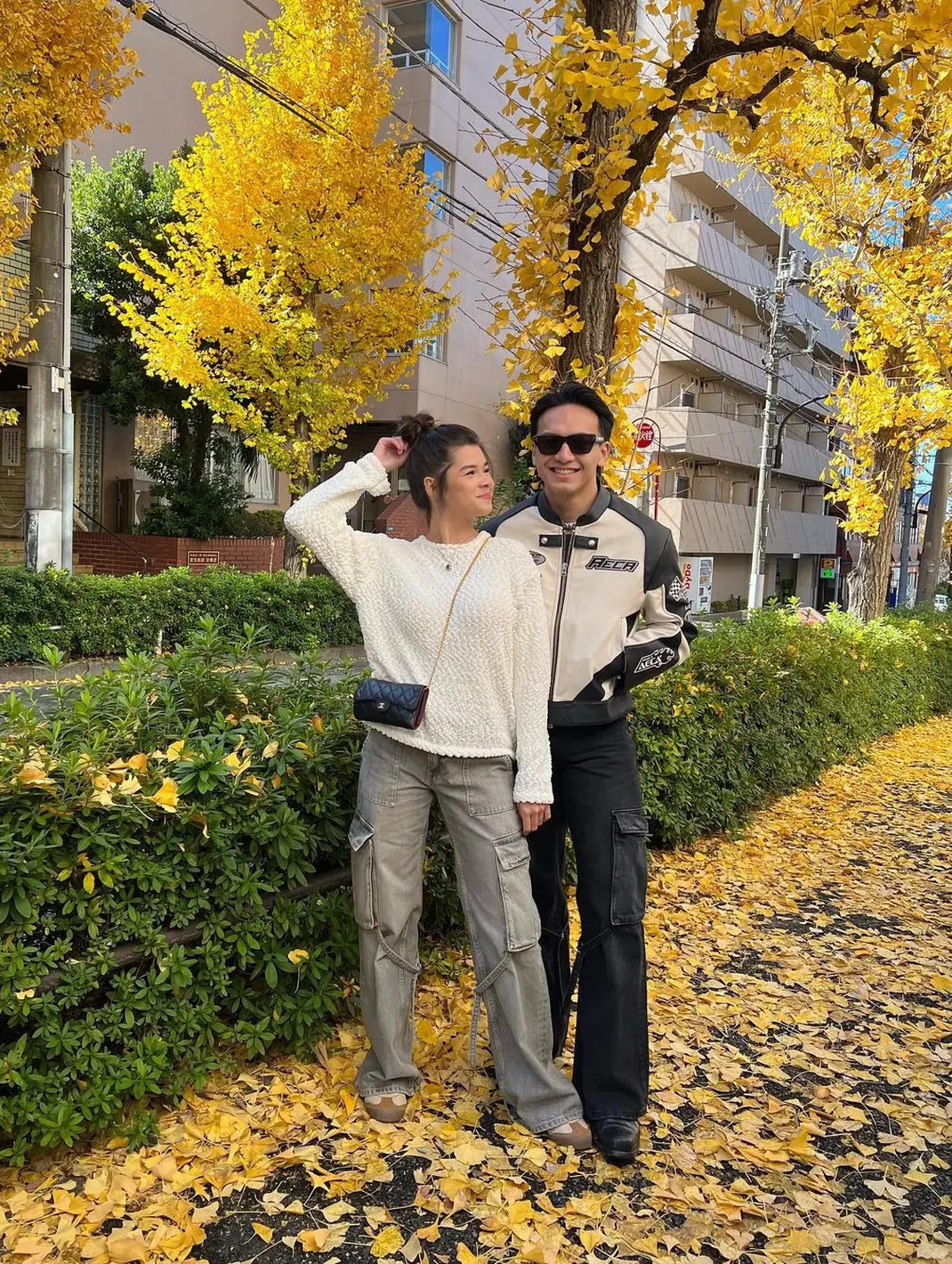 6 Gaya Bucin Jefri Nichol dan Sang Kekasih Maria Theodore Liburan di Jepang Pakai Outfit Serasi