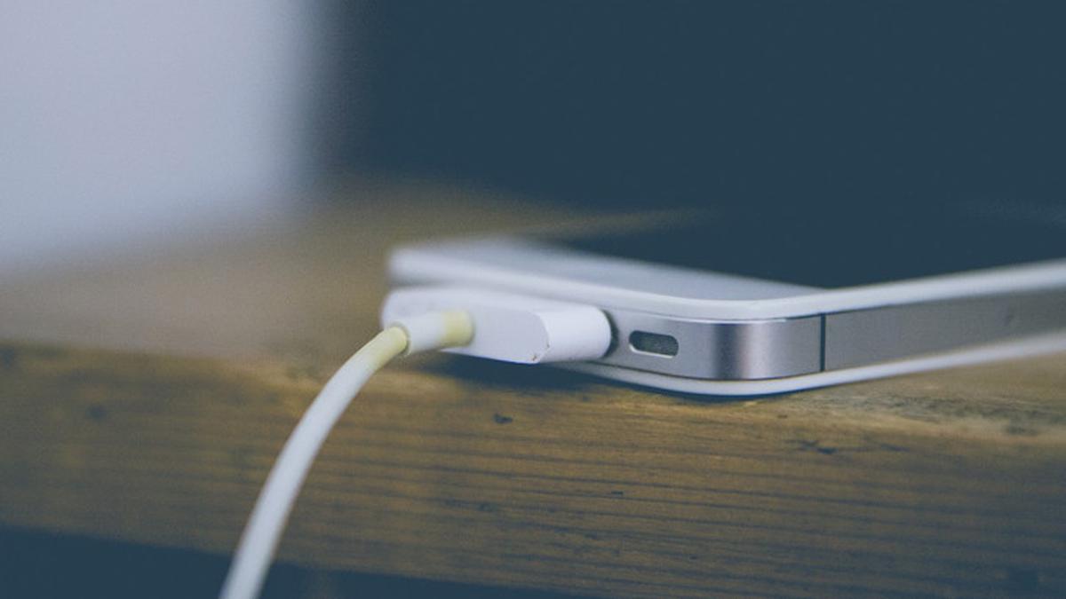 7 Tips Atur Kabel Charger Supaya Rapi Tanpa Beli Alat Tambahan, Dijamin ...