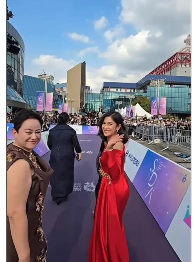 6 Potret Dian Sastro di Seoul Drama Awards 2024, Pamer Foto Bareng Artis Korea - Hot Liputan6.com