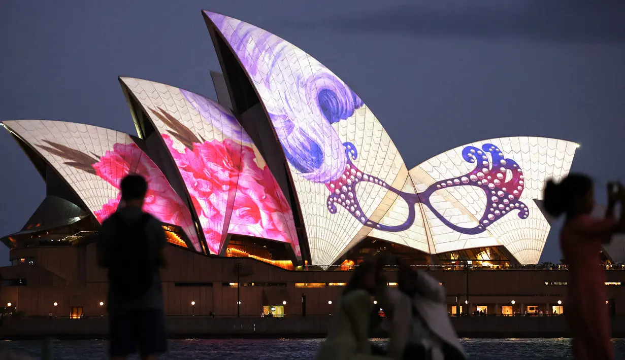Mengenang Komedian Barry Humphries di Sydney Opera House - Foto ...