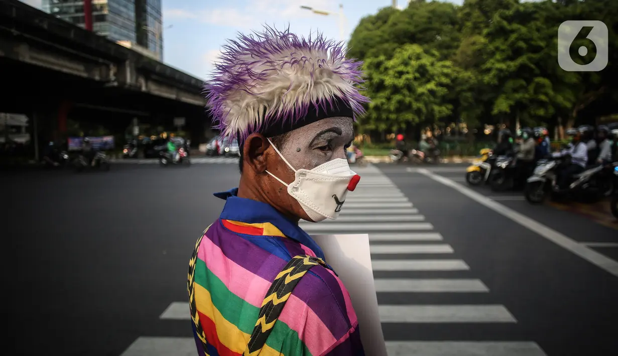 FOTO: Aksi Badut Indonesia Kampanyekan Penggunaan Masker - Foto ...