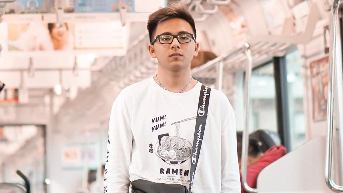 FOTO: Gaya Brandon De Angelo Pakai Kaus Putih, Tampil Keren - Foto ...