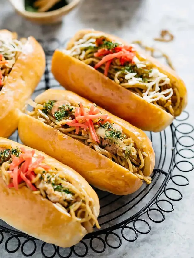 6 Potret Cara Makan Mi Pakai Roti Ini Bikin Tepuk Jidat - Hot Liputan6.com