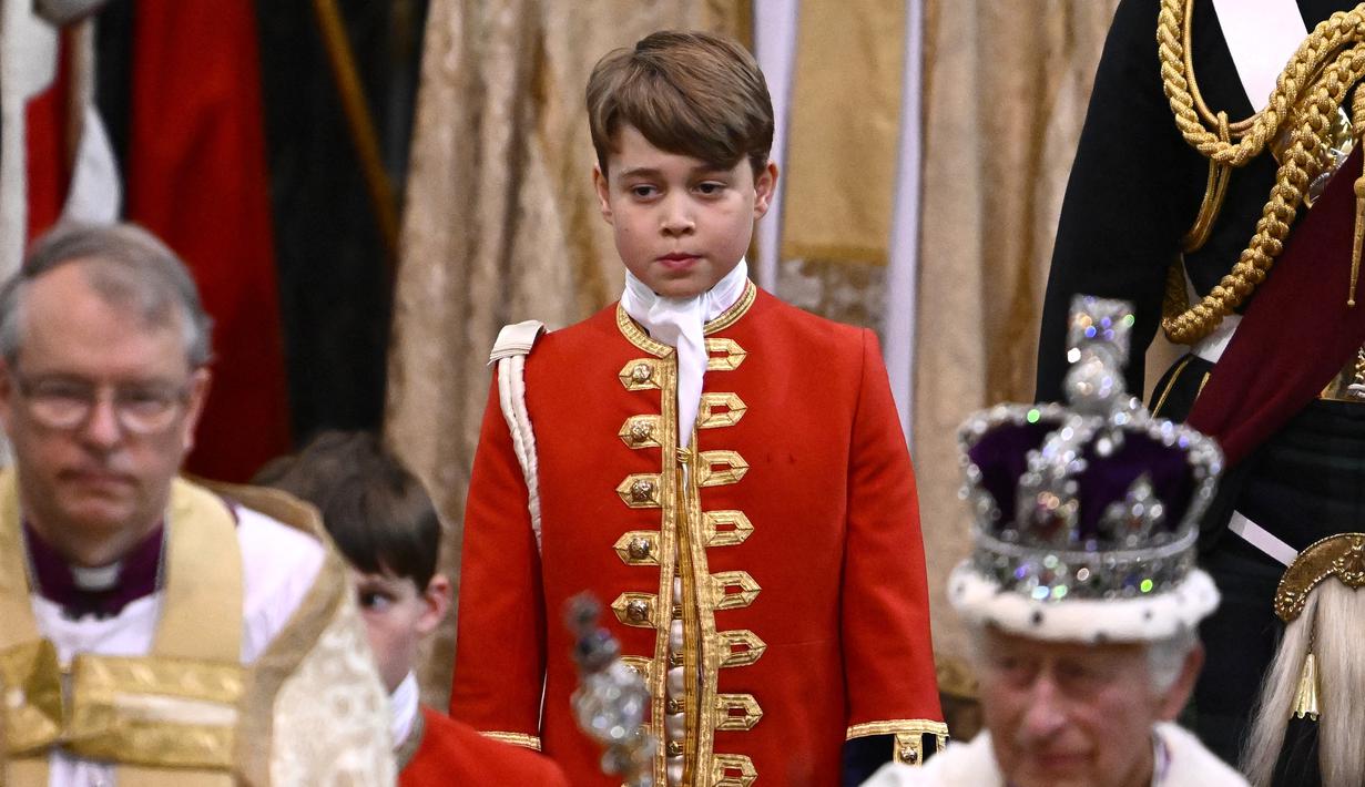 Tampannya Pangeran George Jadi Pendamping Raja Charles III di Upacara ...