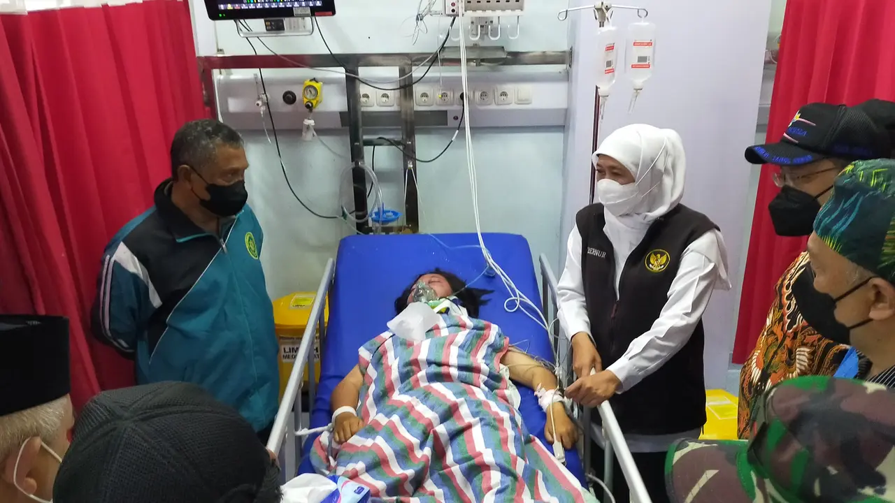 Tim DVI Identifikasi 17 Jenazah Korban Tragedi Stadion Kanjuruhan Malang - Surabaya Liputan6.com