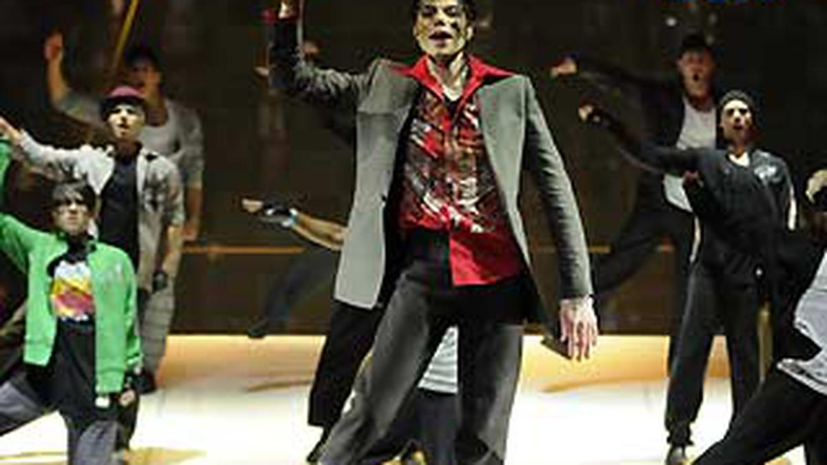 Jacko Terima Grammy Award