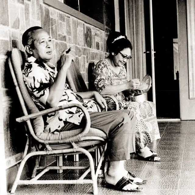 6 Potret Kenangan Pak Harto dan Ibu Tien Soeharto dari Pose Resmi ...