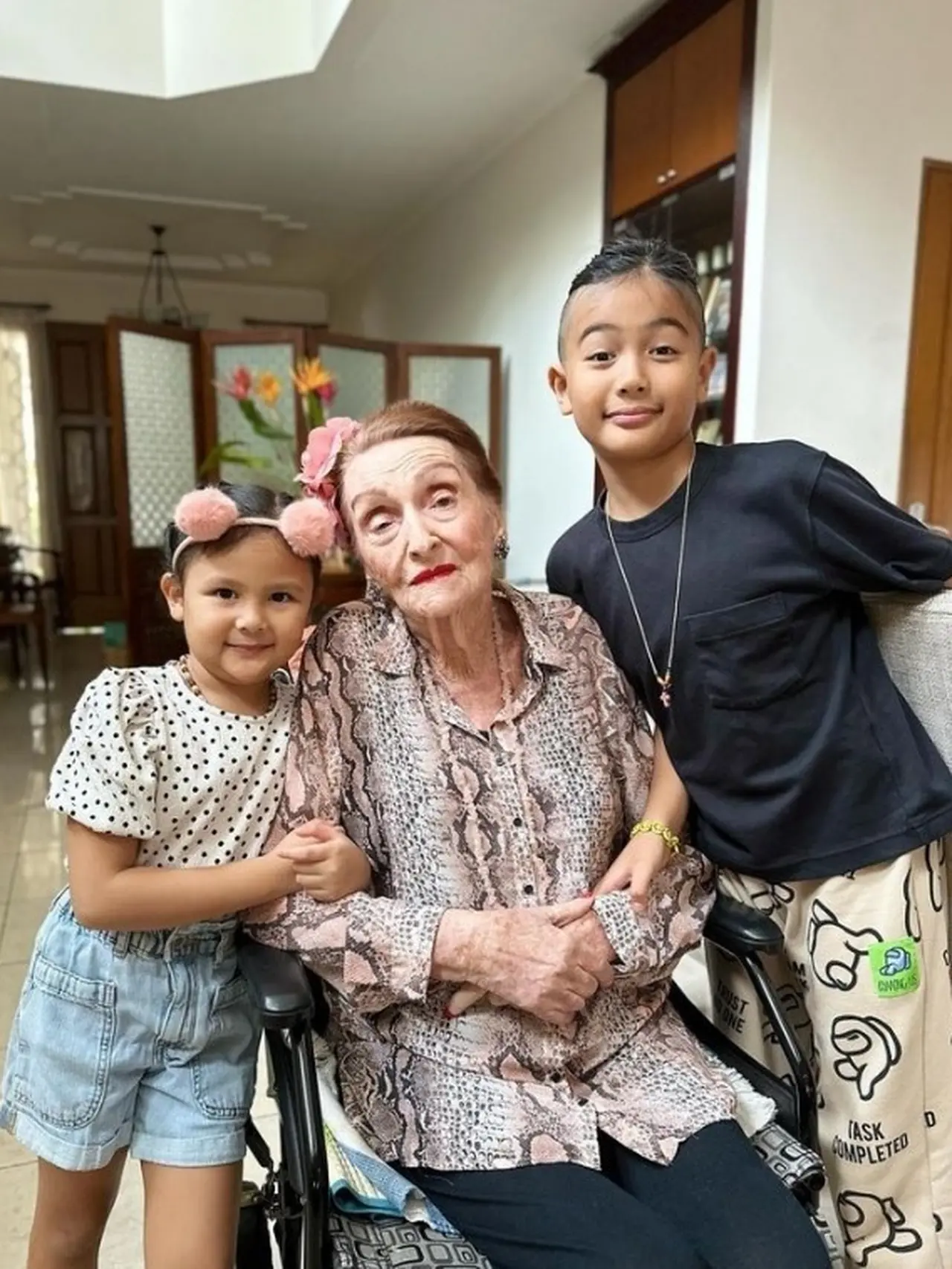 9 Potret Nenek Sharena Gunawan Berusia Hampir 1 Abad Bikin Salfok ...