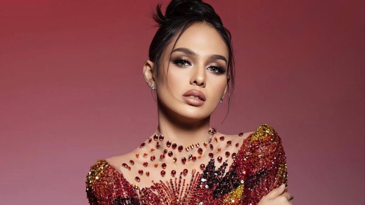 6 Gaya Shania Binti Mahir Hamdun Runner Up Putri Indonesia DIY, Kerap ...