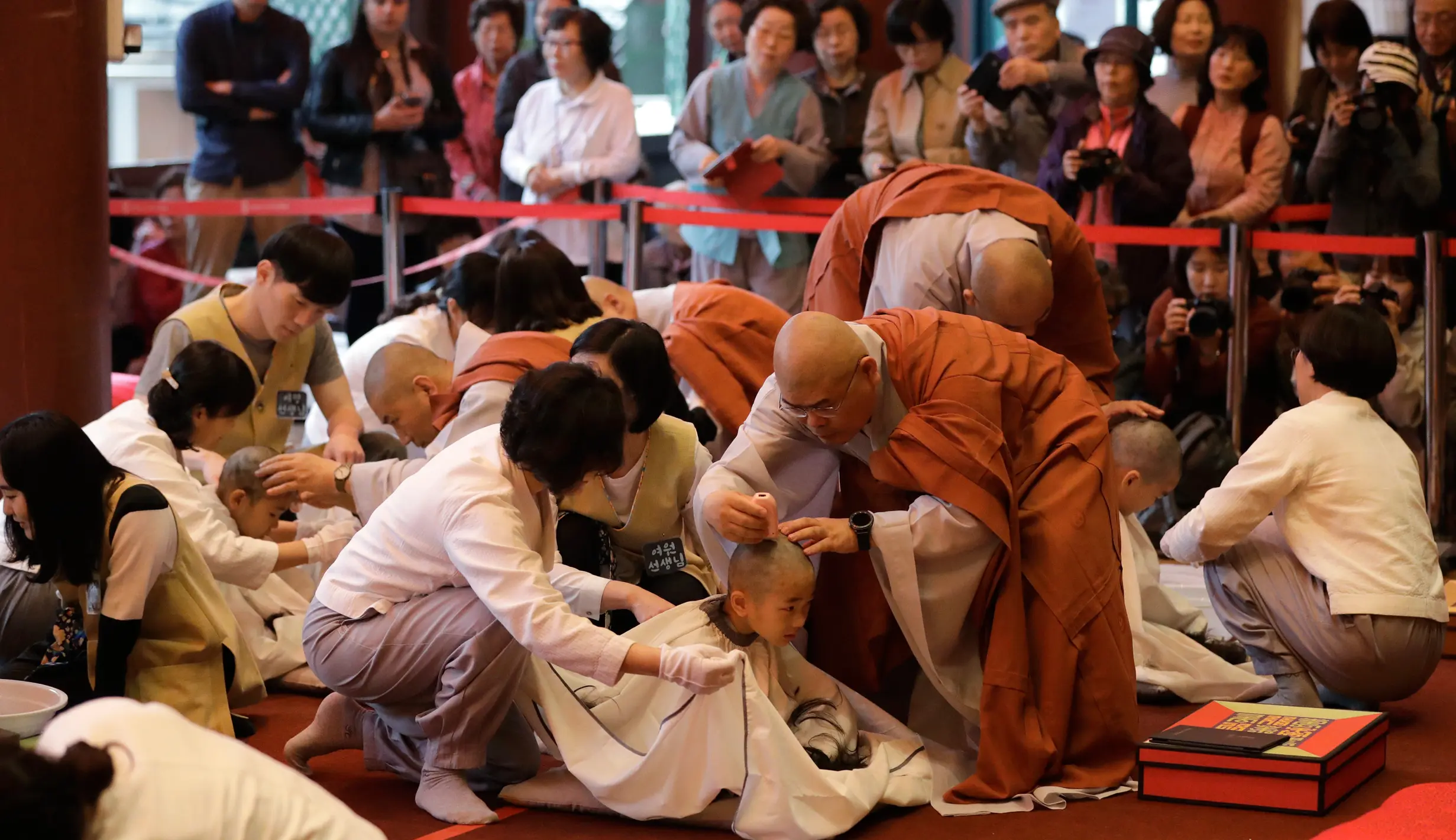 FOTO: Wajah Gemas Para Biksu Cilik Ikut Merayakan Kelahiran Buddha ...