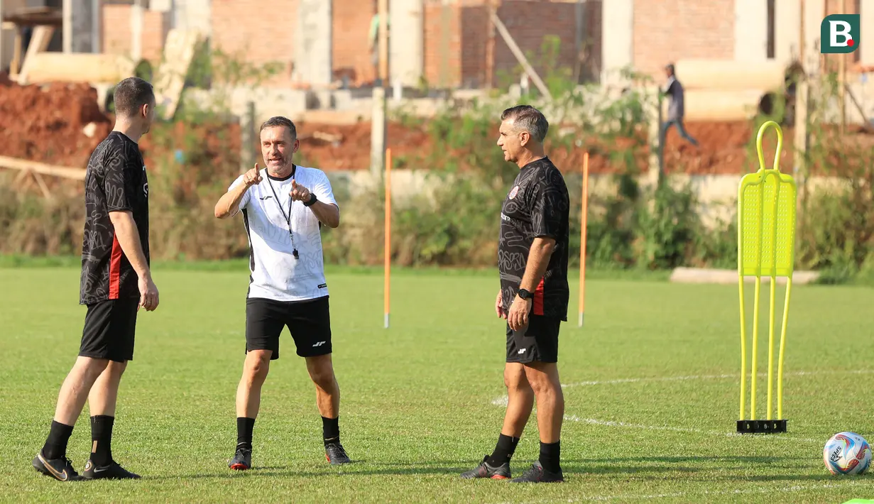 Foto: Persija Jakarta Bersiap Jelang Bertandang ke Markas Persita di ...