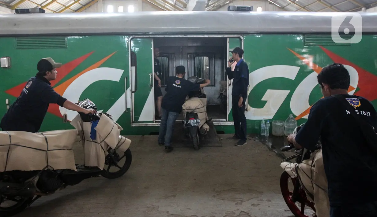 Mudik Motor Gratis Naik Kereta Api - Foto Liputan6.com