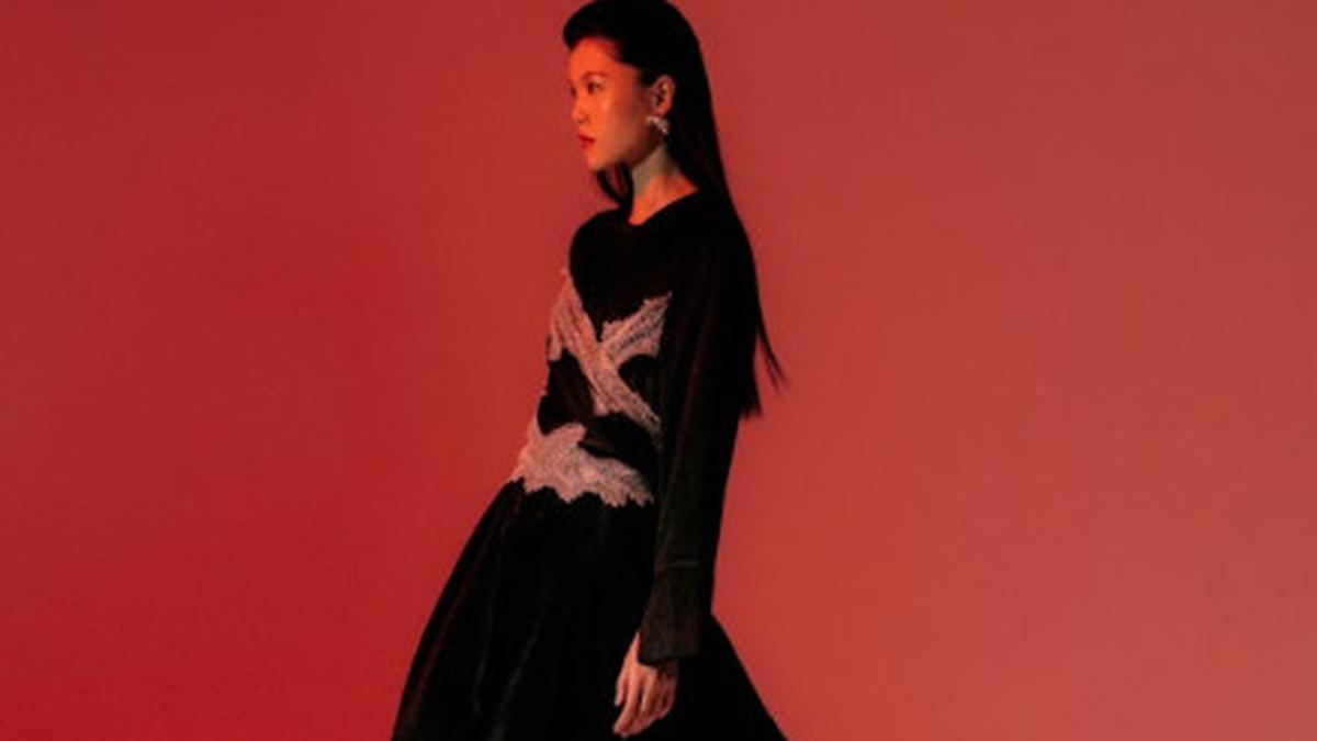 ANQA Hadirkan Koleksi Gabungan Warna Netral dan Merah di Pembukaan ...