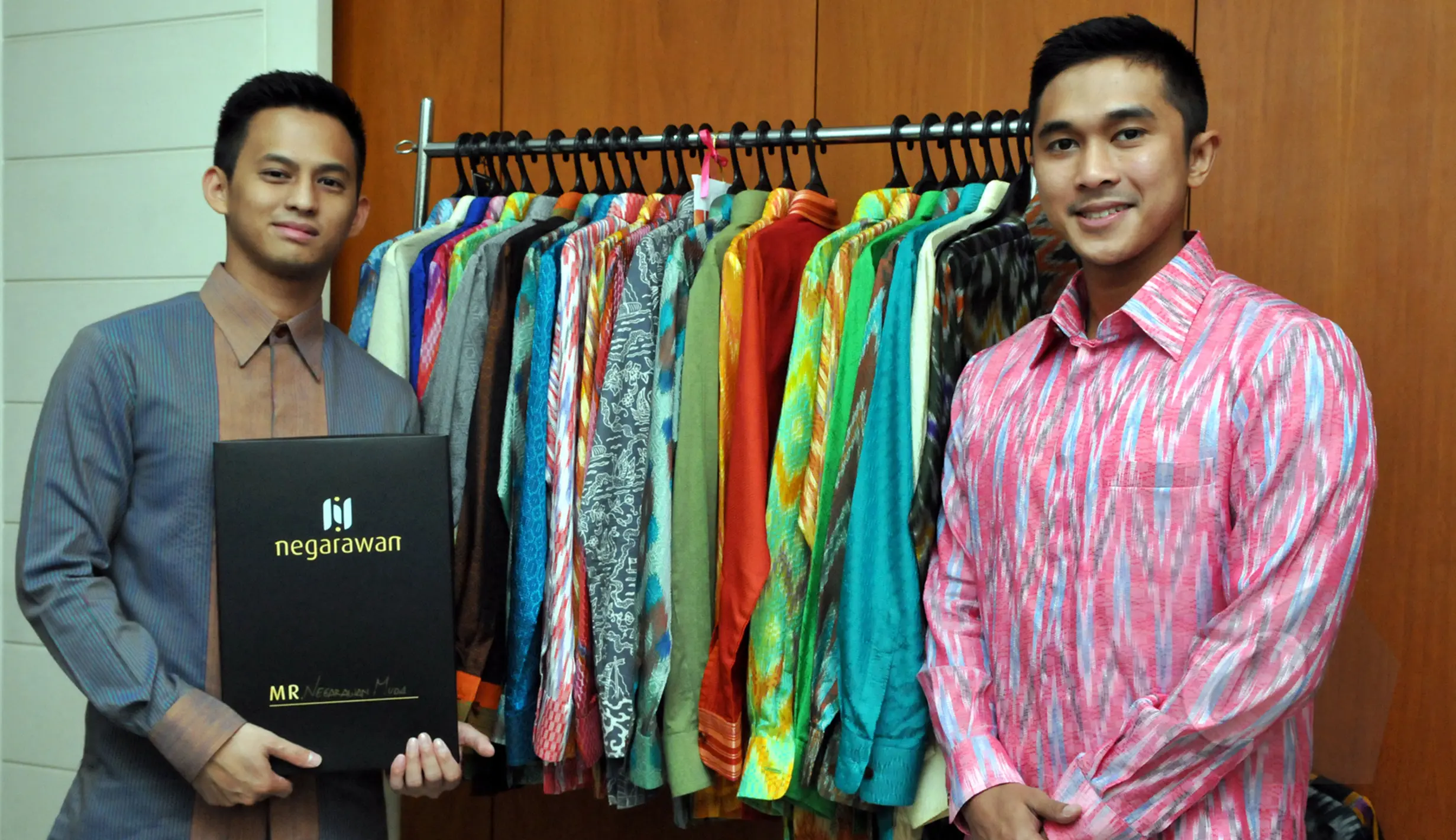 Batik Negarawan Bikin Cowok Makin Ganteng - Foto Liputan6.com