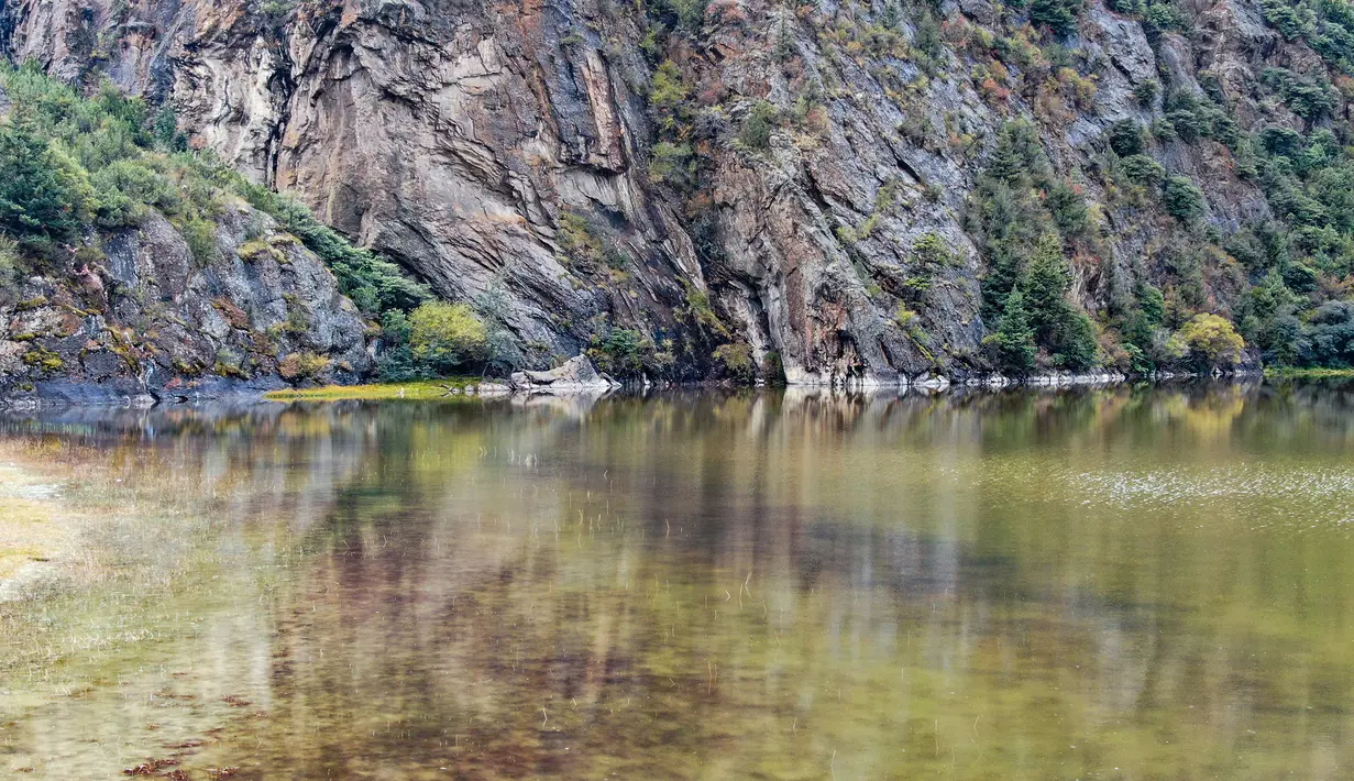 FOTO: Pesona Danau Tiga Warna di Tibet - Foto Liputan6.com