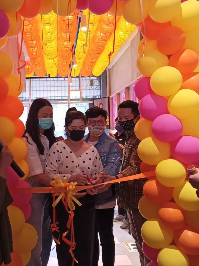 Jovi Adhiguna Resmikan Outlet Kedua Street Food Korea Bersama Nikmat ...