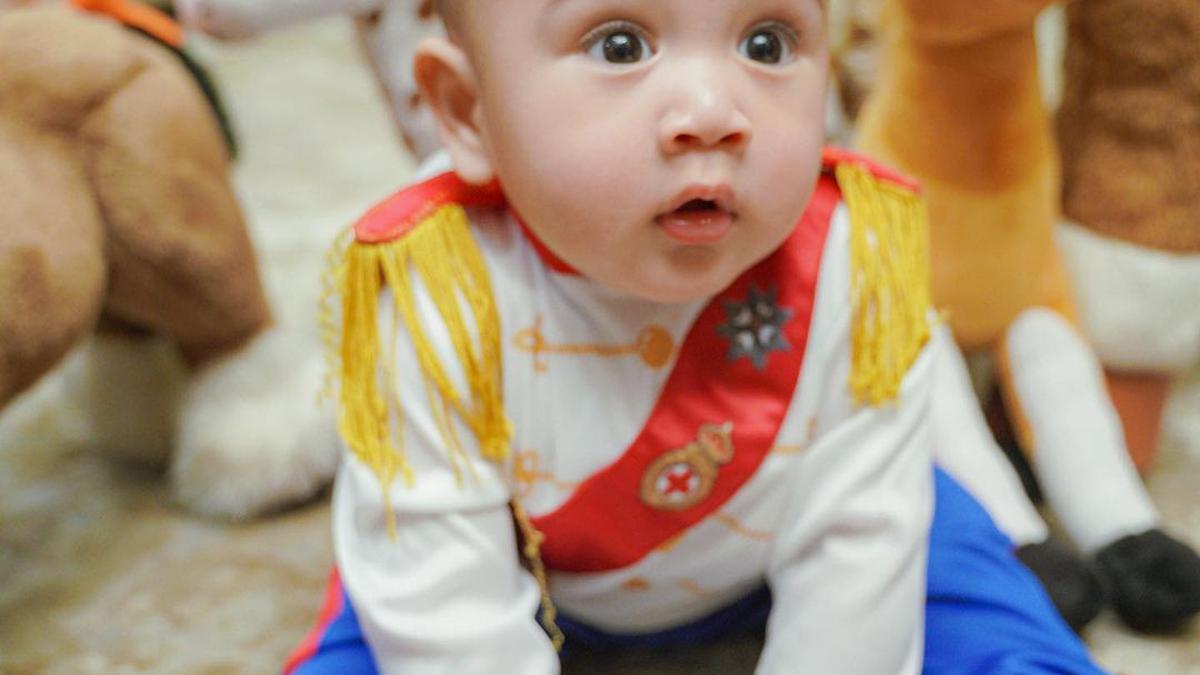 5 Potret Rayyanza yang Makin Menggemaskan dan Disebut Mirip Rafathar ...