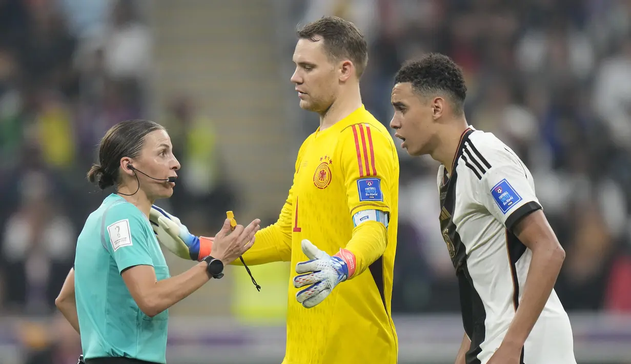 Stephanie Frappart Cetak Sejarah Jadi Wasit Wanita Pertama di Ajang ...