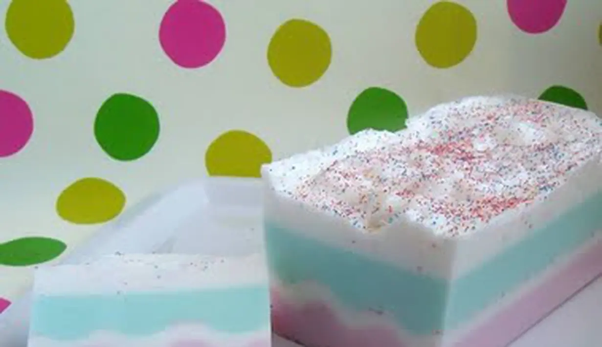 Makanan Warna-Warni Cute Terbuat Dari Sabun - Photo Fimela.com