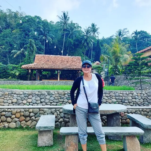 6 Potret Terbaru Lela Anggraini Mantan Bintang Panas Era 1990-an, Baru ...