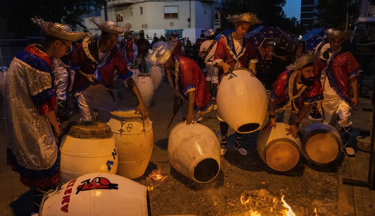 FOTO: Parade Karnaval Las llamadas di Uruguay - Foto Liputan6.com