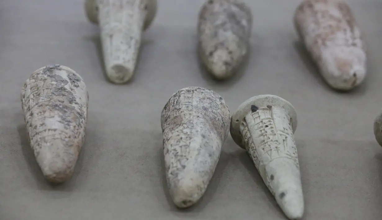 FOTO: Ratusan Tablet Tulisan Paku Kuno Dikembalikan ke Irak - Foto ...