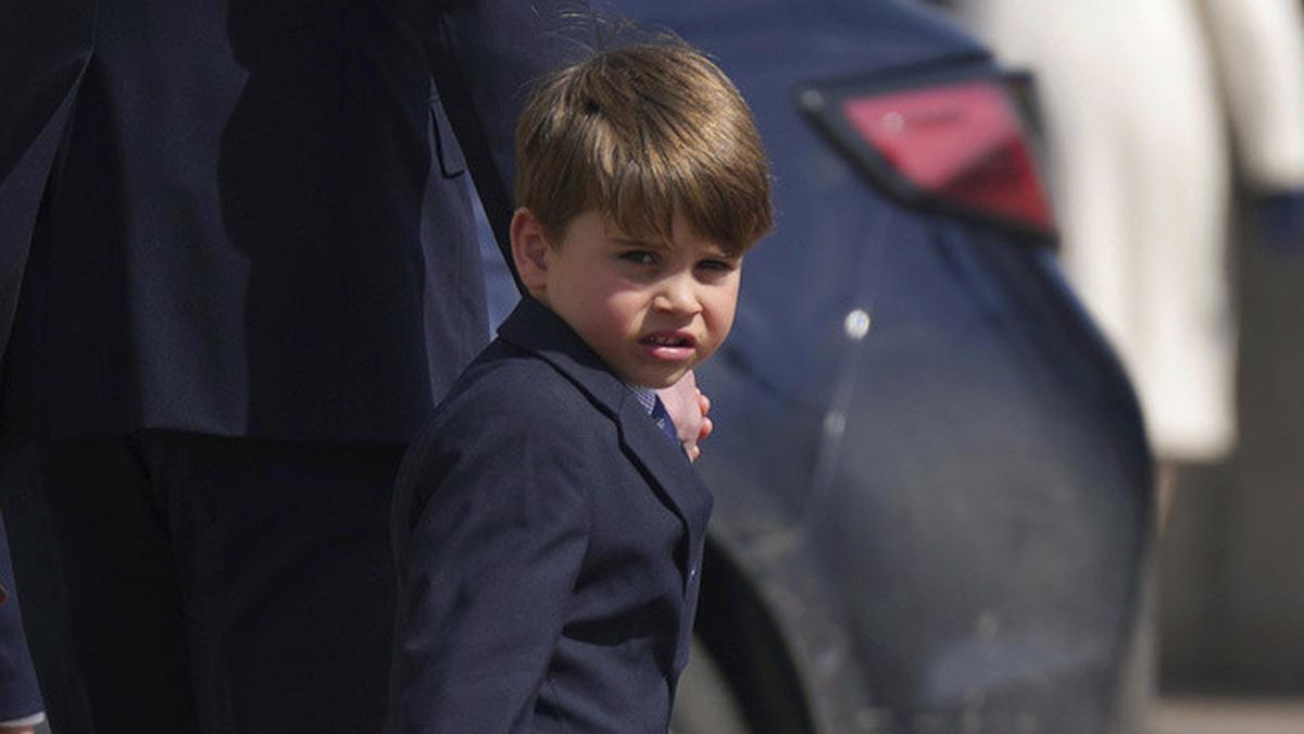 Gaya Imut Pangeran Louis Debut di Perayaan Paskah Keluarga Kerajaan ...