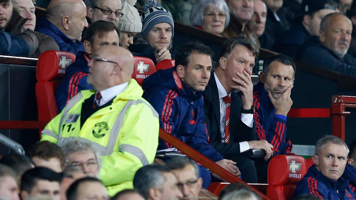 Diisukan Pensiun Dini, Van Gaal Amuk Wartawan - Bola Liputan6.com