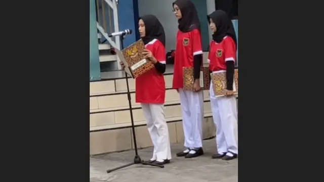 Demam Piala Dunia U-17, Para Siswa SMP di Surabaya Upacara Hari Pahlawan Pakai Kostum Timnas ...