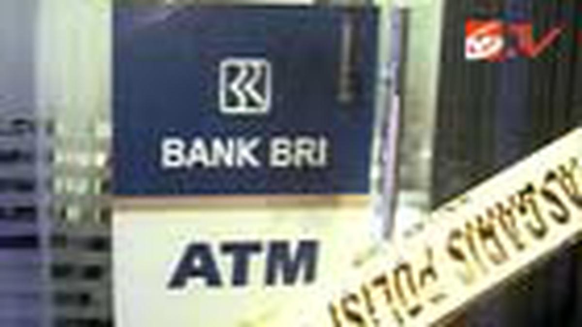 Mesin ATM BRI Cililitan Dibobol - Video Liputan6.com