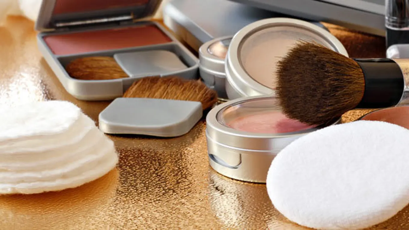 Mengenal Jenis Bedak Makeup dan Fungsinya