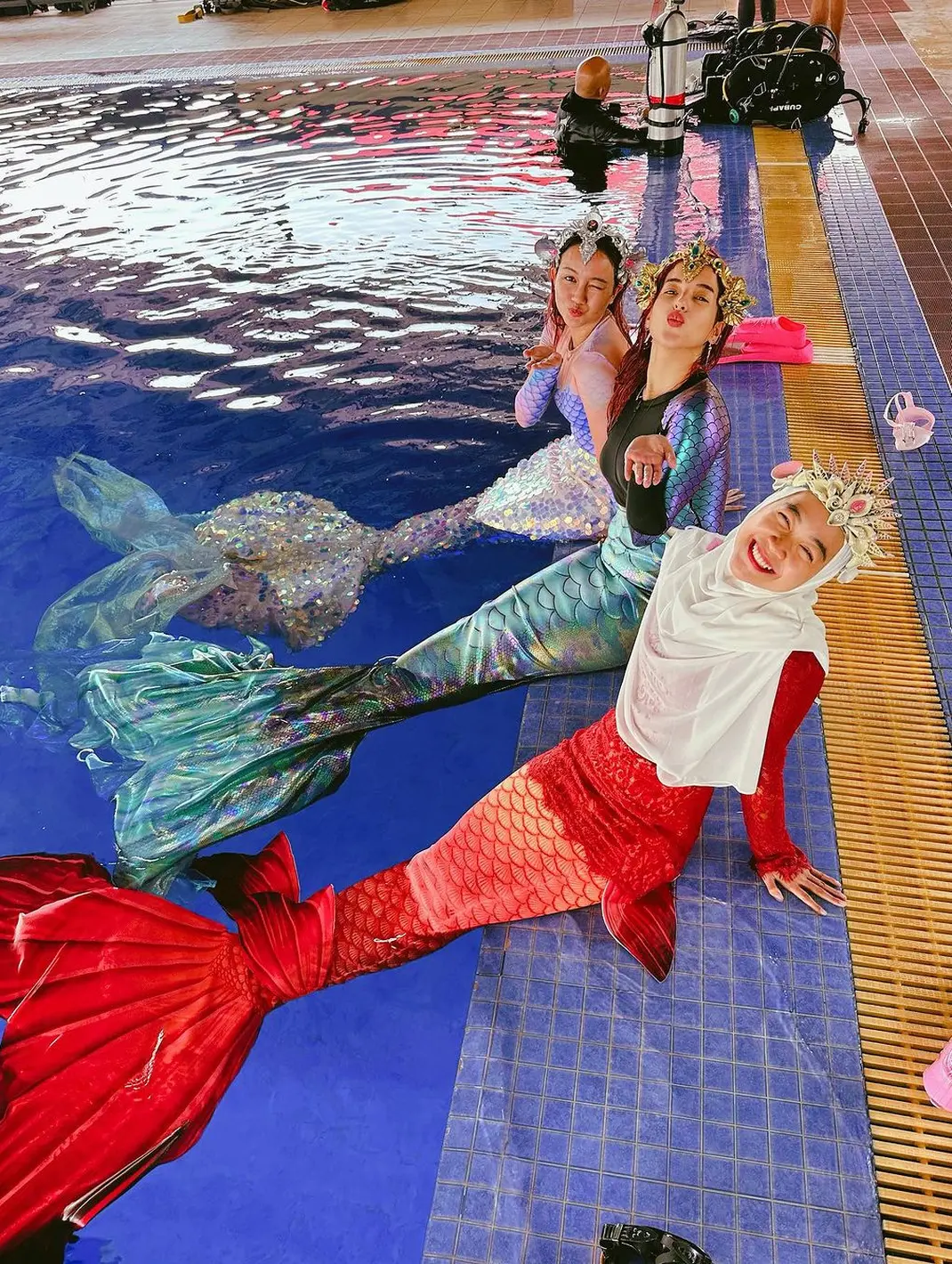 6 Gaya Tasya Farasya, Ria Ricis dan Nanda Arsyinta Unjuk Kebolehan jadi Putri Duyung