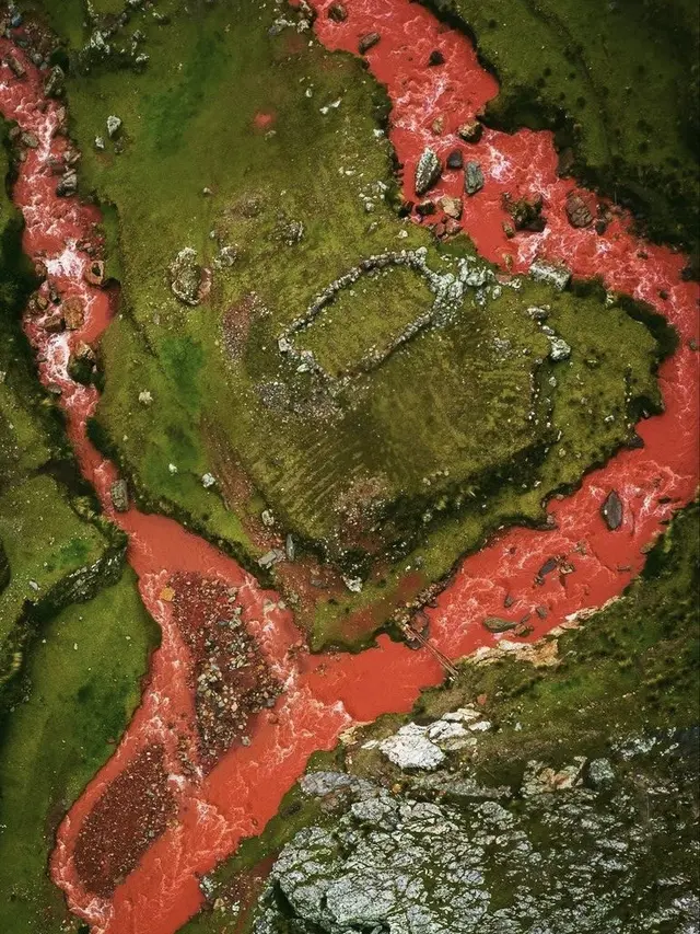 Mengungkap Keunikan Sungai Merah Cusco dengan Aliran Air Berwarna Merah ...