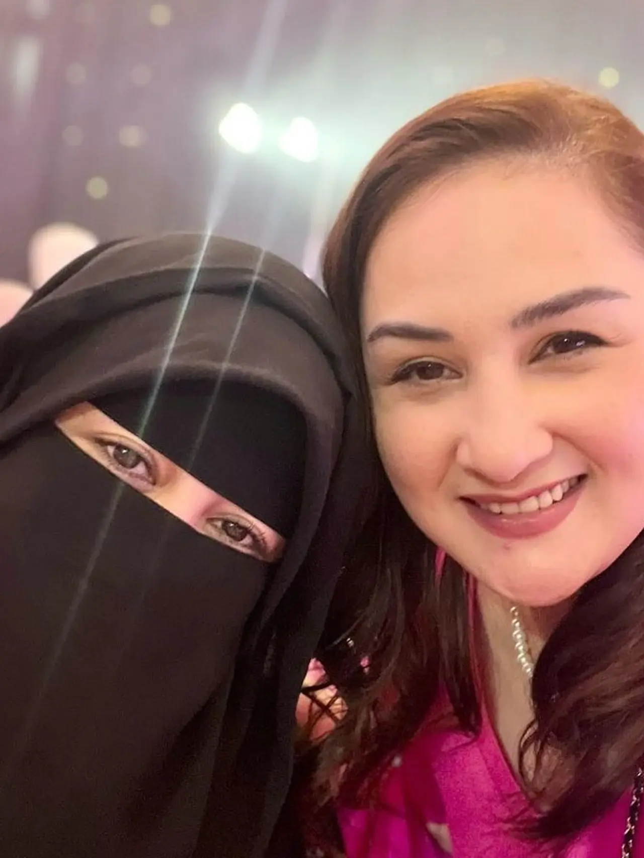 Potret Umi Pipik Hadiri Acara Irish Bella, Tampil Syari Bertemu dengan ...